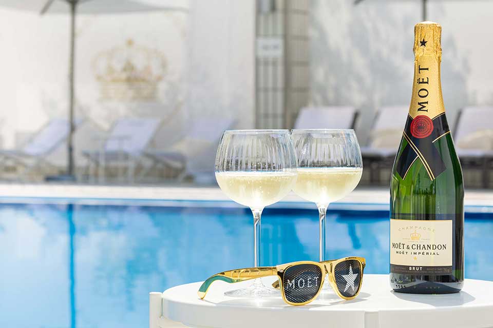Open-air Swimming Pool | ANA InterContinental Tokyo
